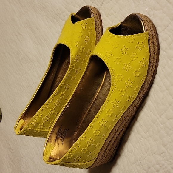 Gymboree | Shoes | Gymboree Little Girls Opentoed Wedges Size 3 ...